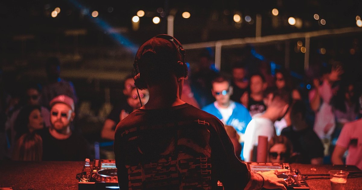 DJ Tracks — Decode Any DJ Mix, Discover Every Track